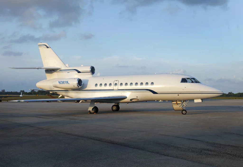 Falcon 900 – Dynasty Aero